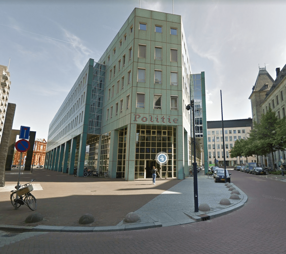 Agenten die racistische uitspraken deden mogelijk toch voor de rechter