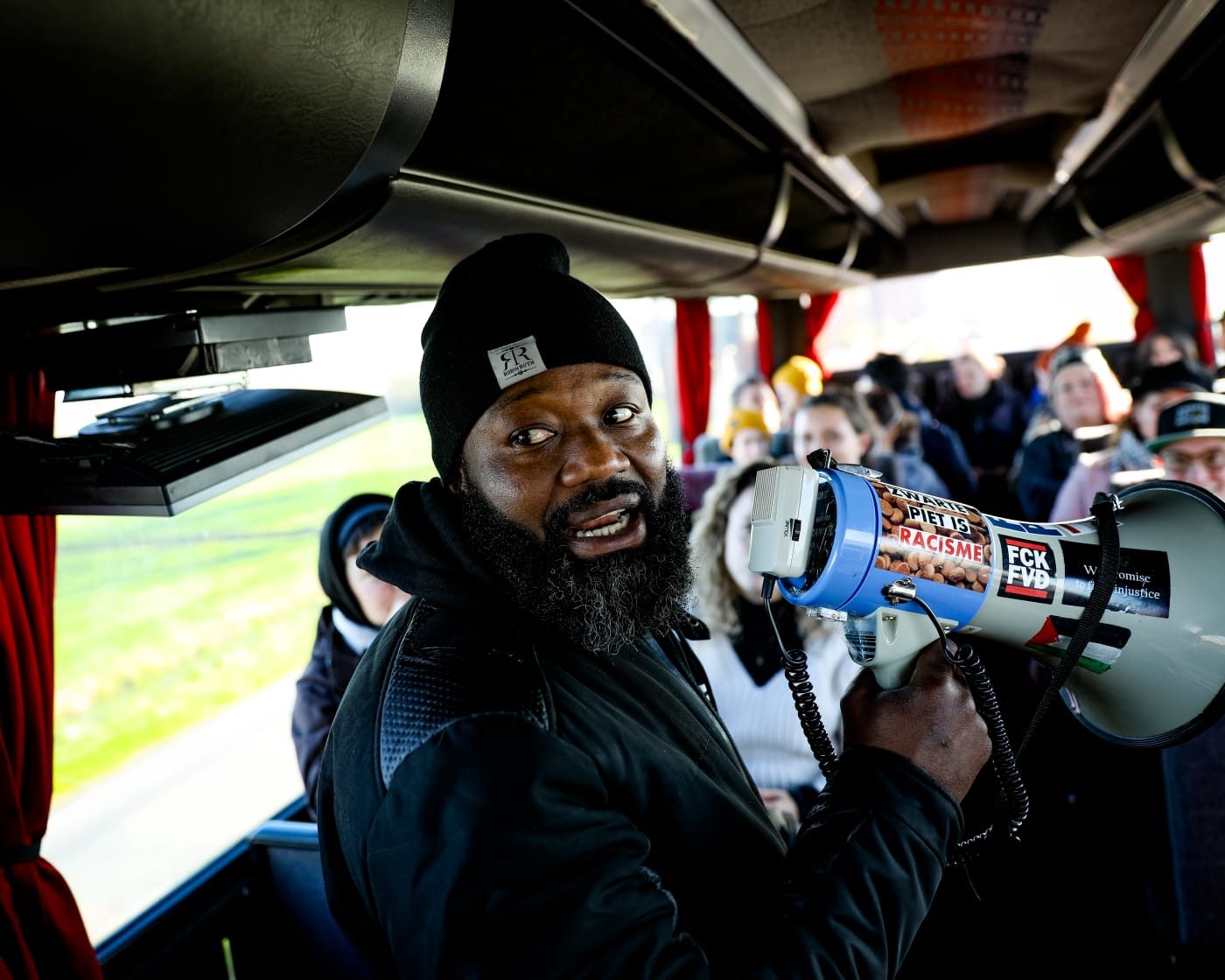 Inspectie J&V: politie trad onvoldoende op tegen geweldplegers in Staphorst